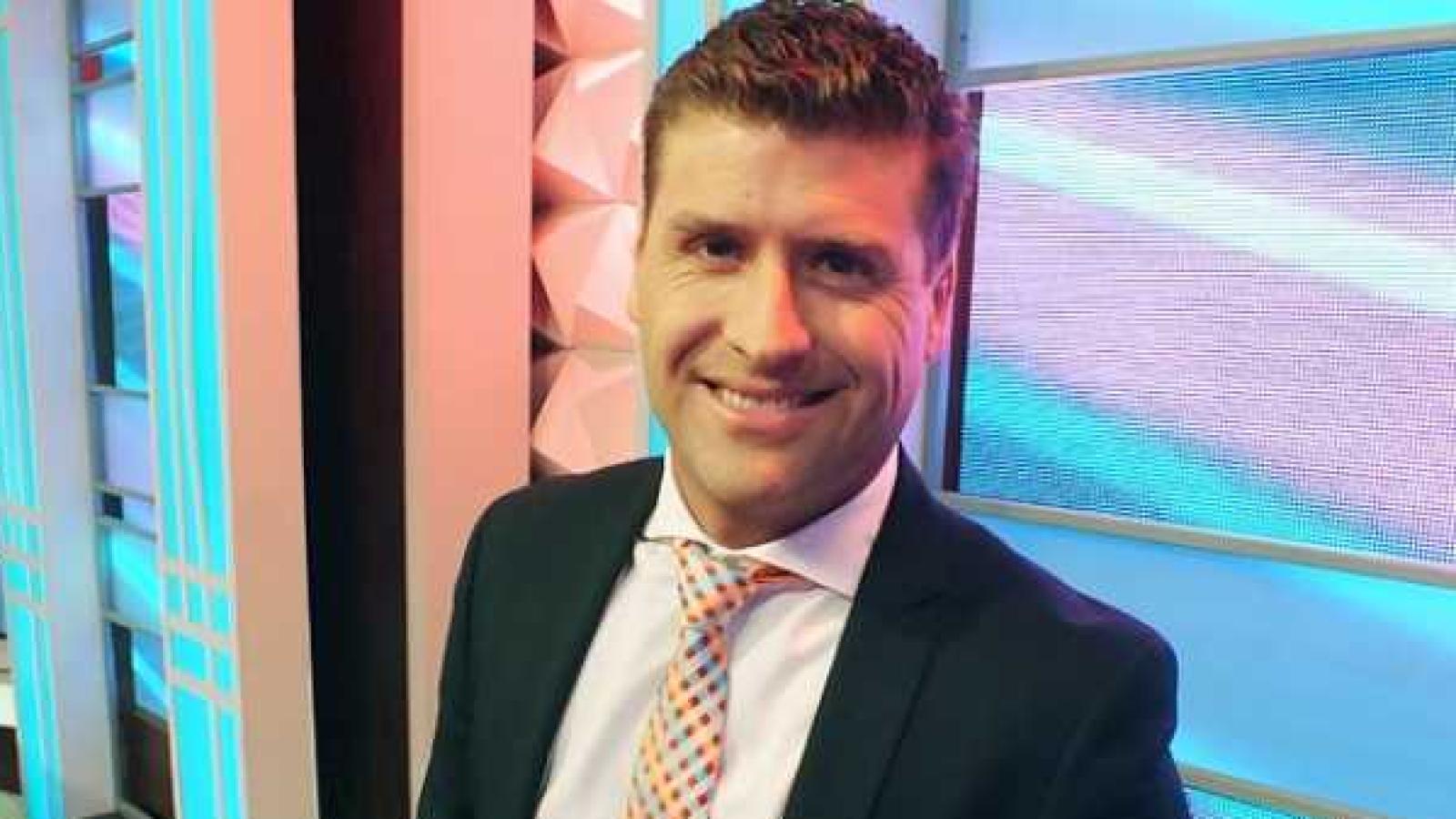 Conocido abogado de televisión presentó a su pareja 21 años menor y divide las redes: “Parece su ...